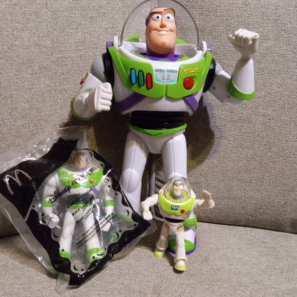 Disney | Toys | Disney Buzz Lightyear Action Figure Set Green And White ...